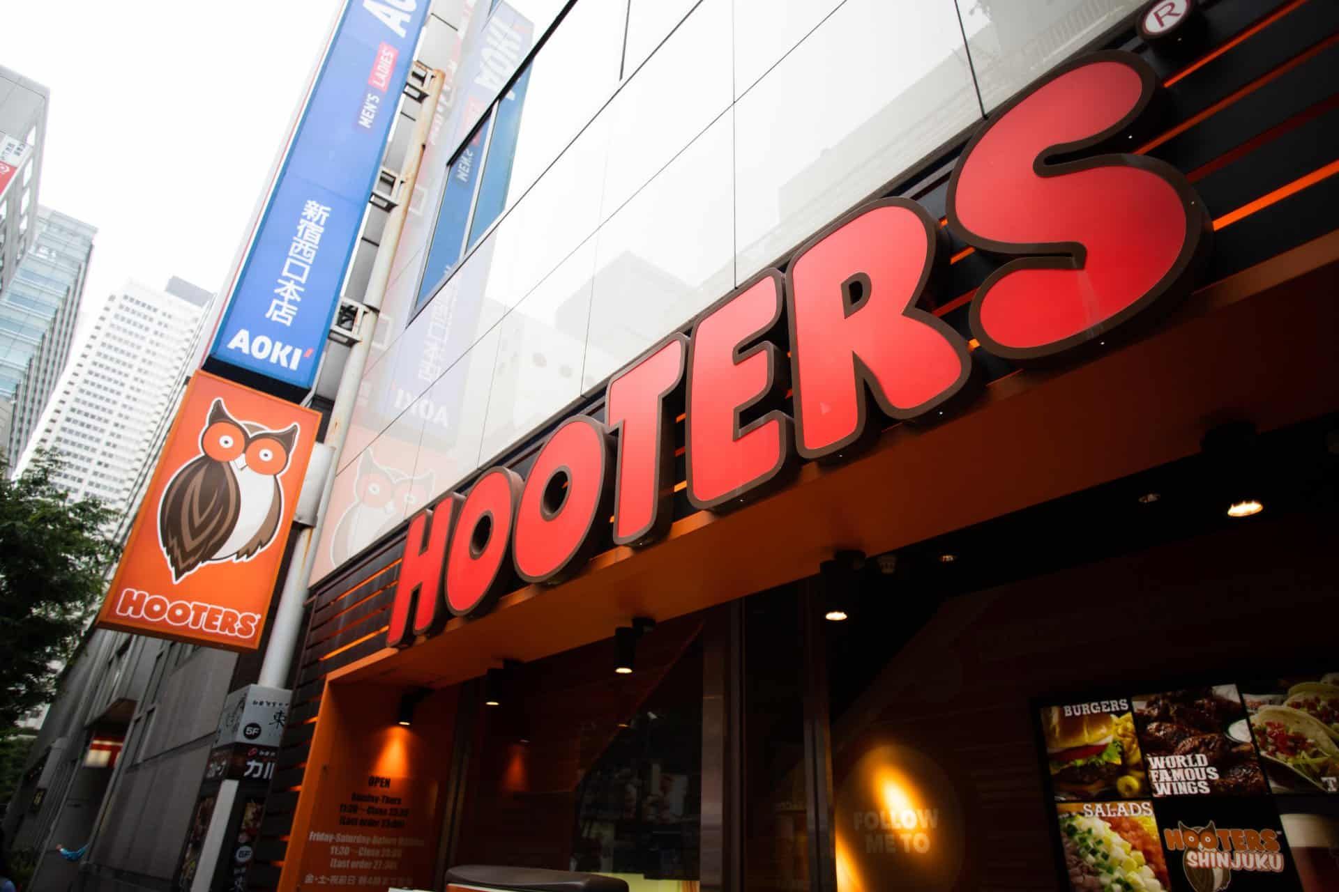 Hooters Class Action Lawsuit Claims Workers Have To Use Fingerprints To ...