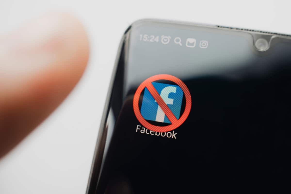 Supreme Court Rules Public Officials Can Block People On Social Media